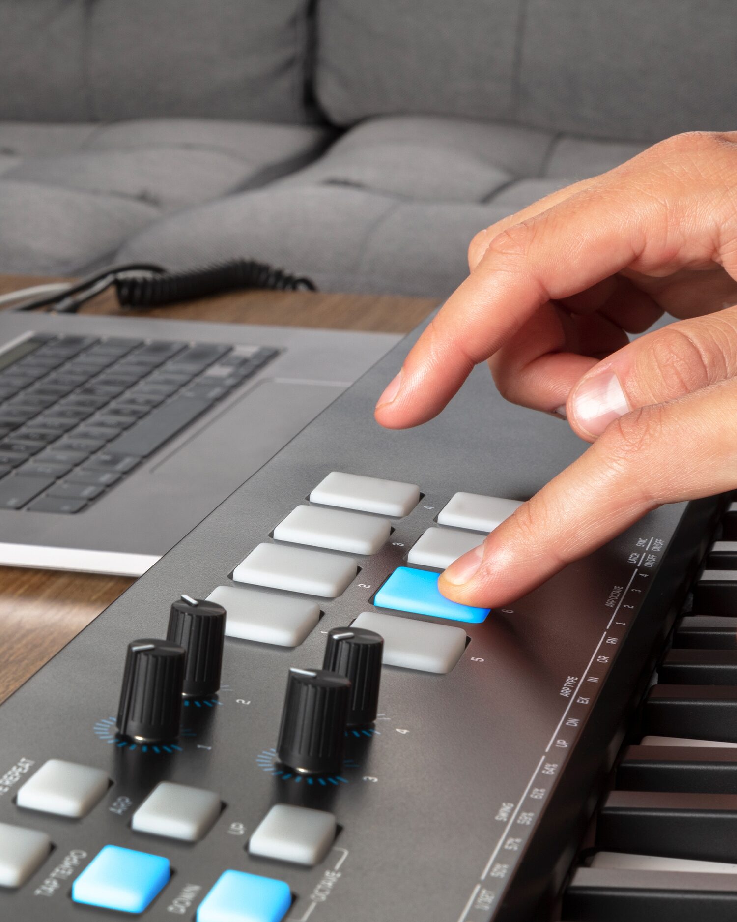Alesis V61 MKII USB MIDI Keyboard Controller, 61-Key | zZounds