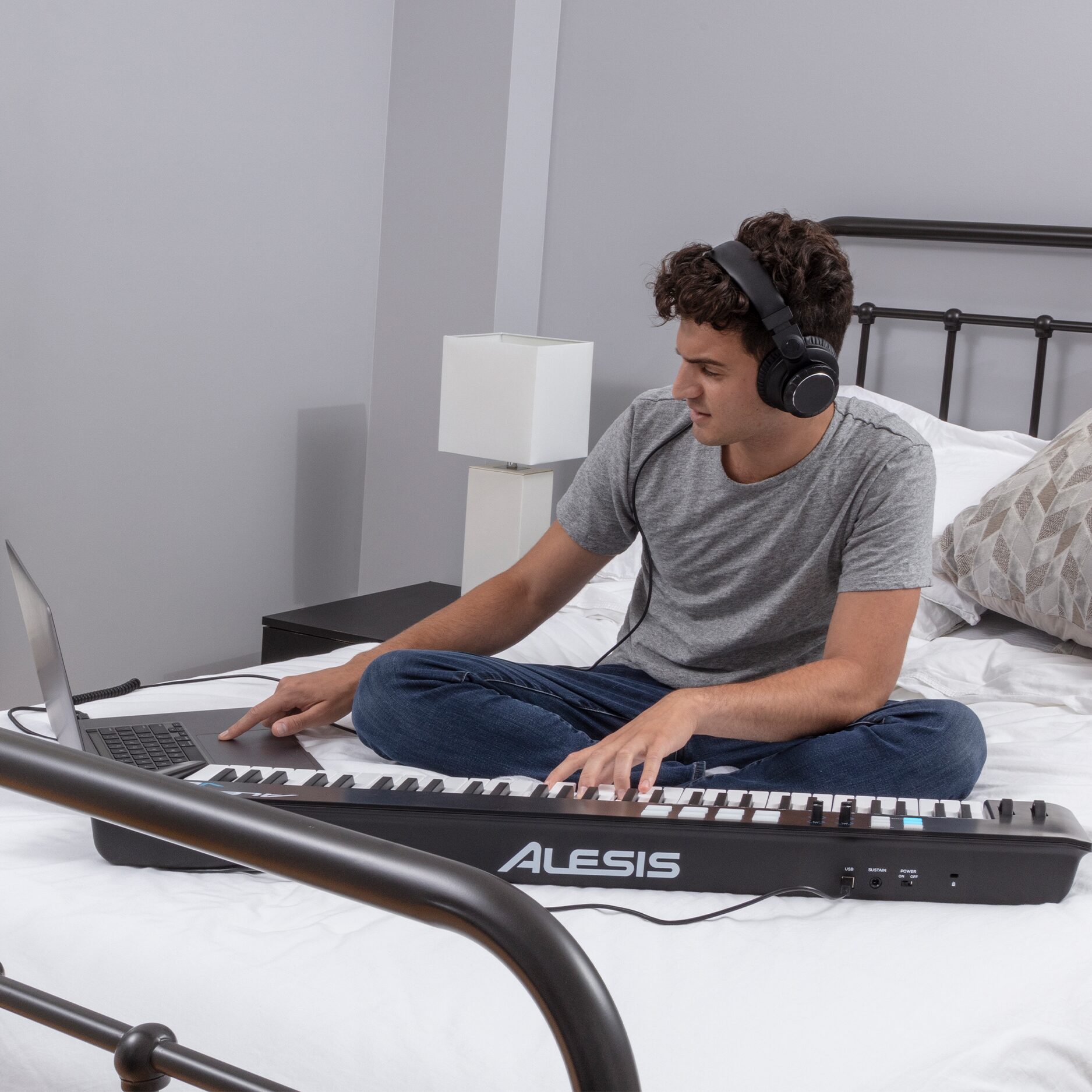 Alesis V61 MKII USB MIDI Keyboard Controller, 61-Key | zZounds